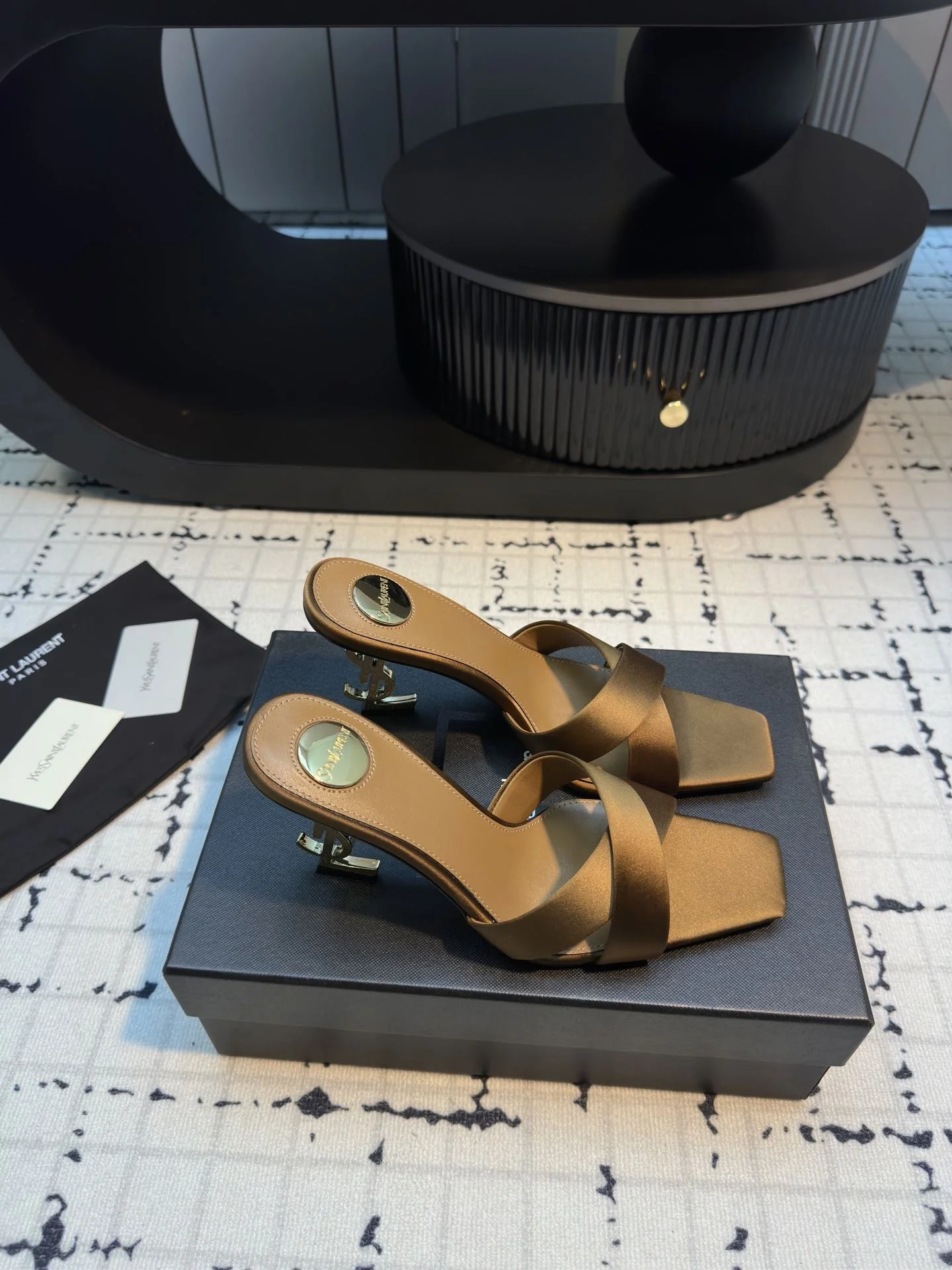 1:1 copy Ysl Sandals