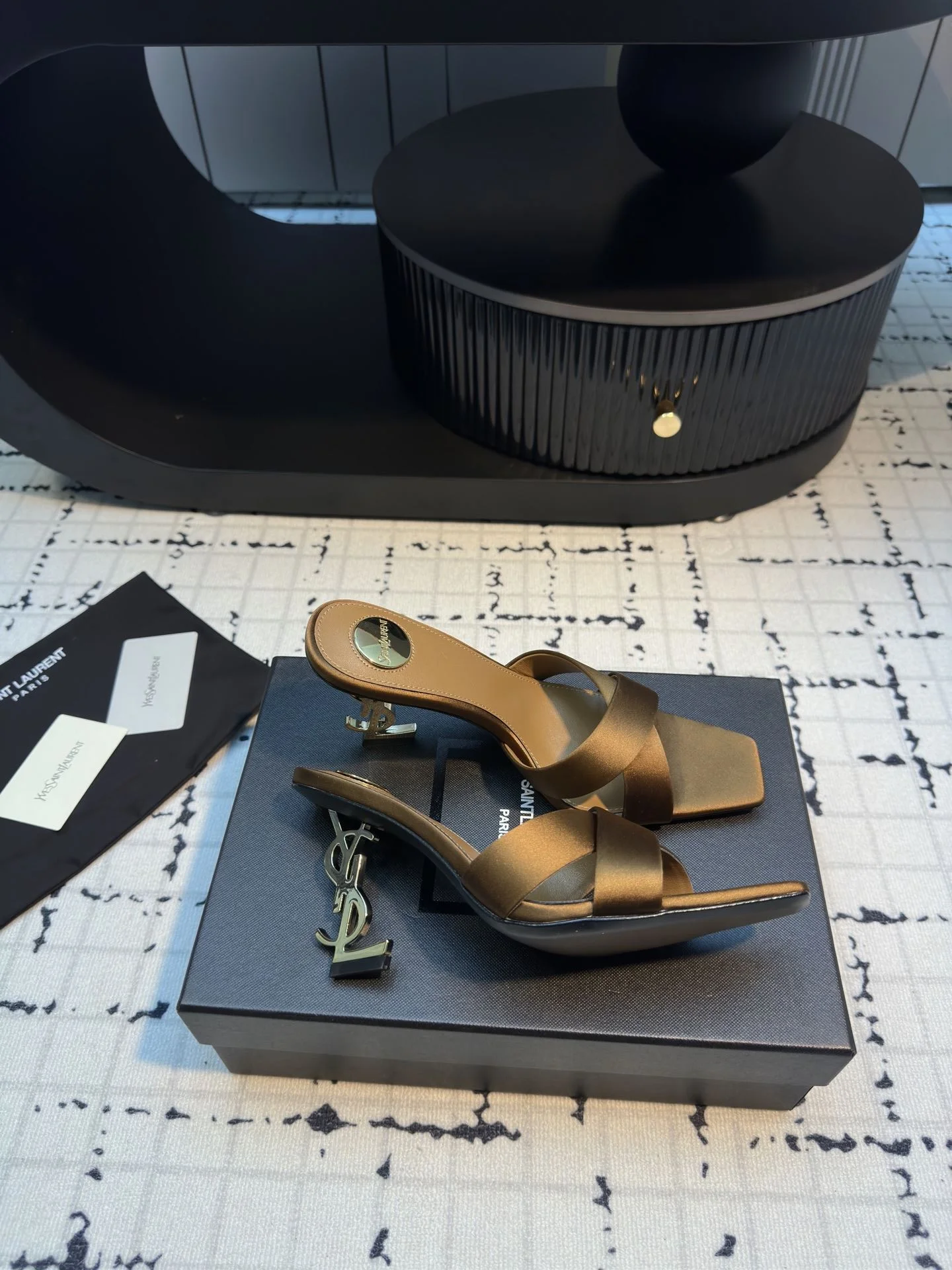 1:1 copy Ysl Sandals