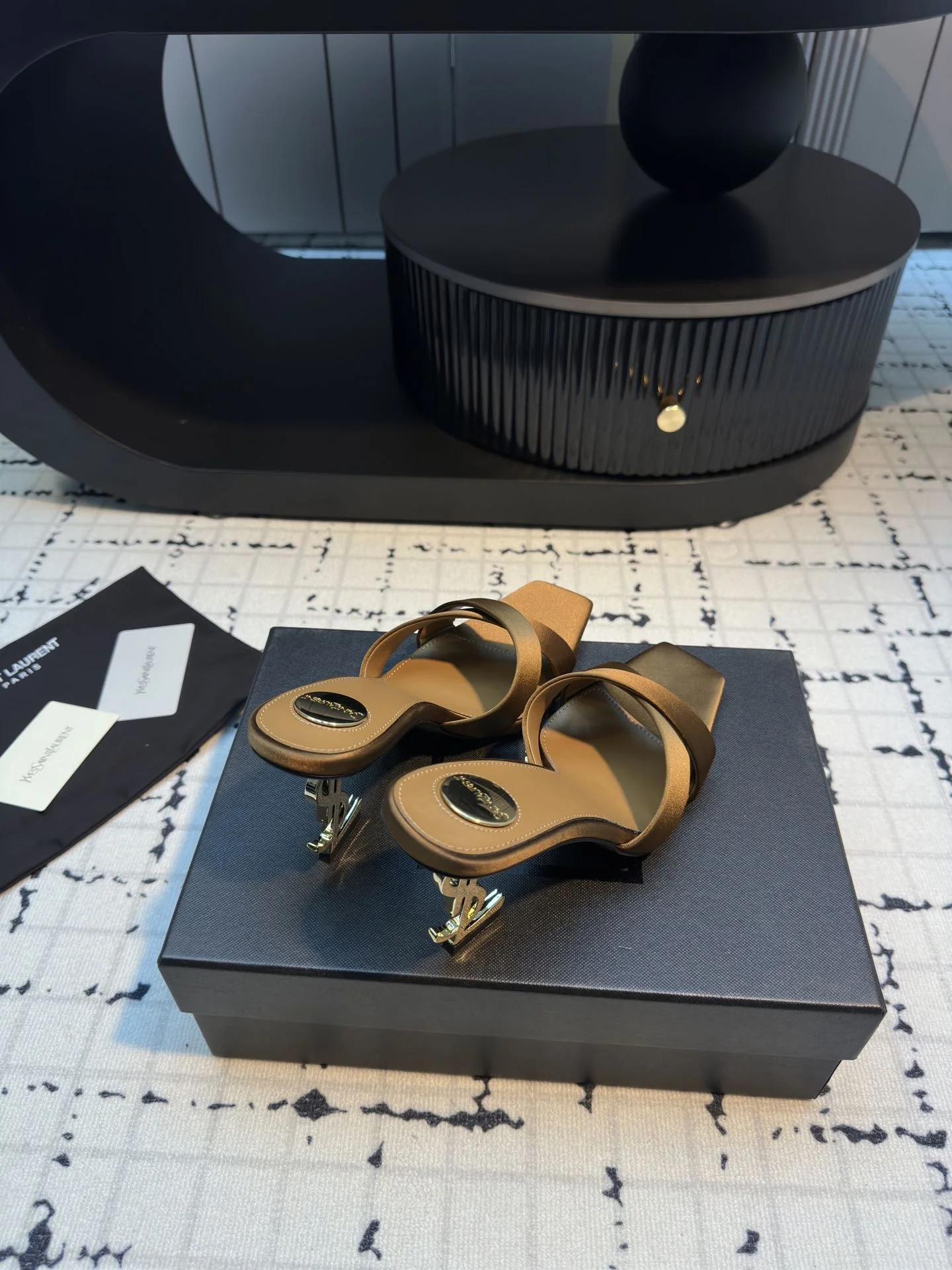 1:1 copy Ysl Sandals