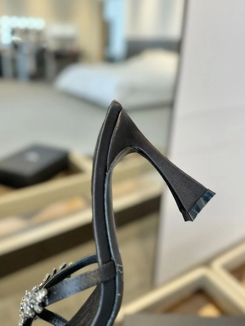 Reasonably priced Ysl Sandals