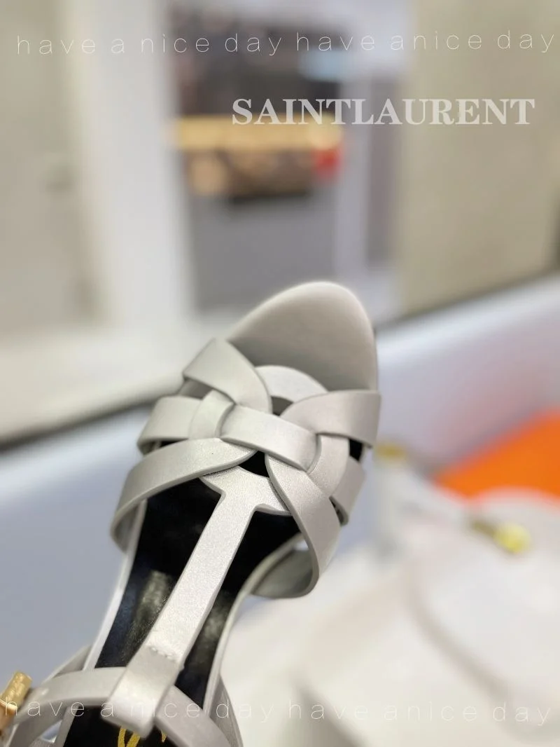 Accurate model Ysl Sandals