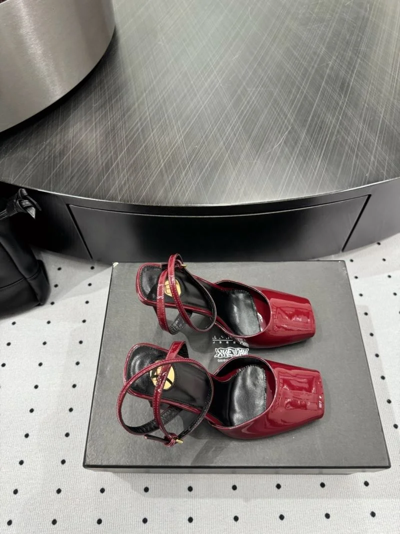 Accurate model Ysl Sandals