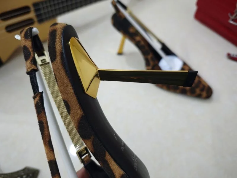 Reasonably priced Ysl Sandals