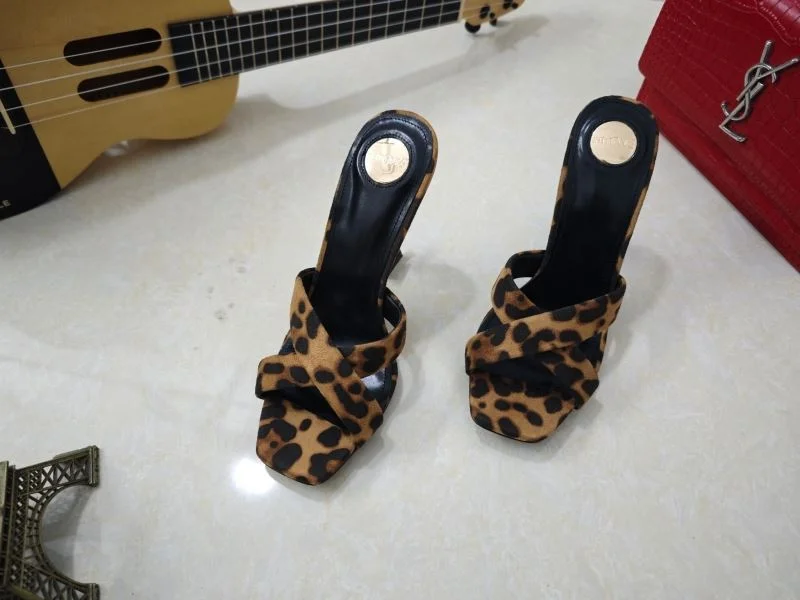 Accurate model Ysl Sandals