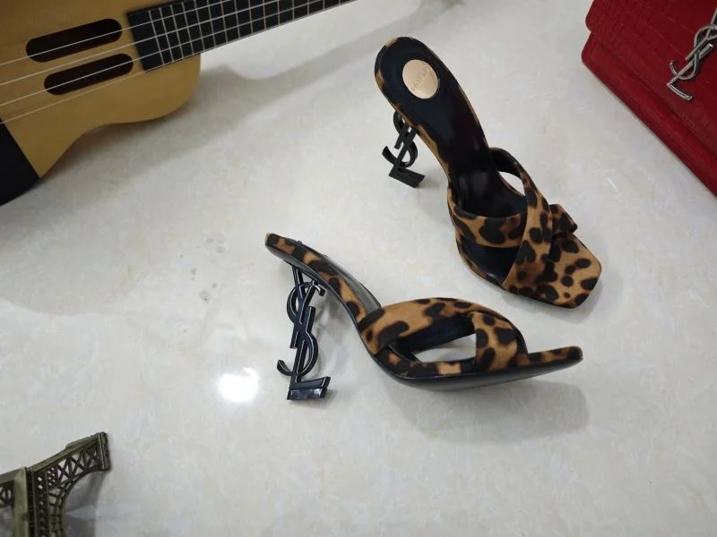 Accurate model Ysl Sandals