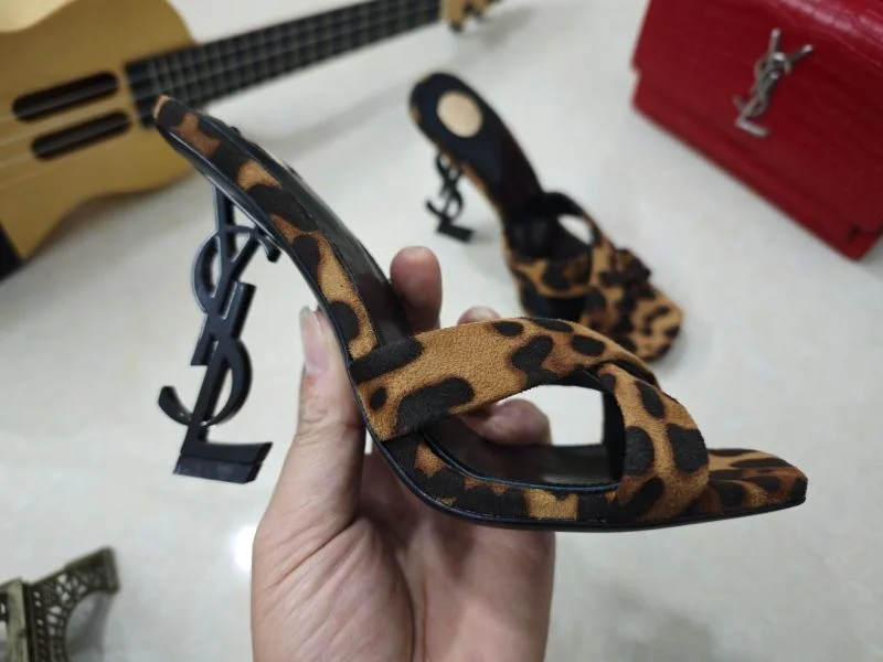 Accurate model Ysl Sandals
