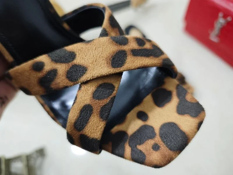 Accurate model Ysl Sandals