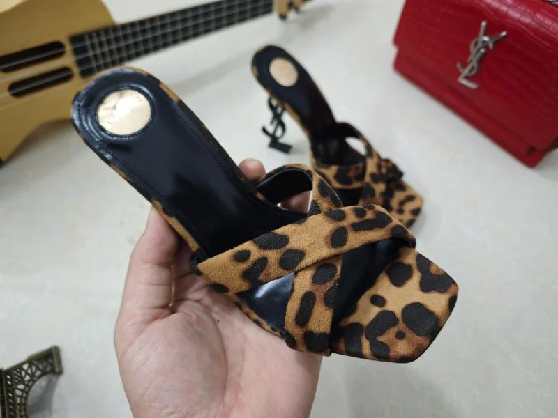Accurate model Ysl Sandals