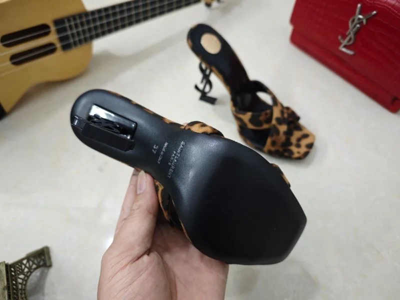 Accurate model Ysl Sandals