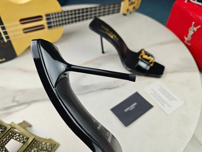 Accurate model Ysl Sandals