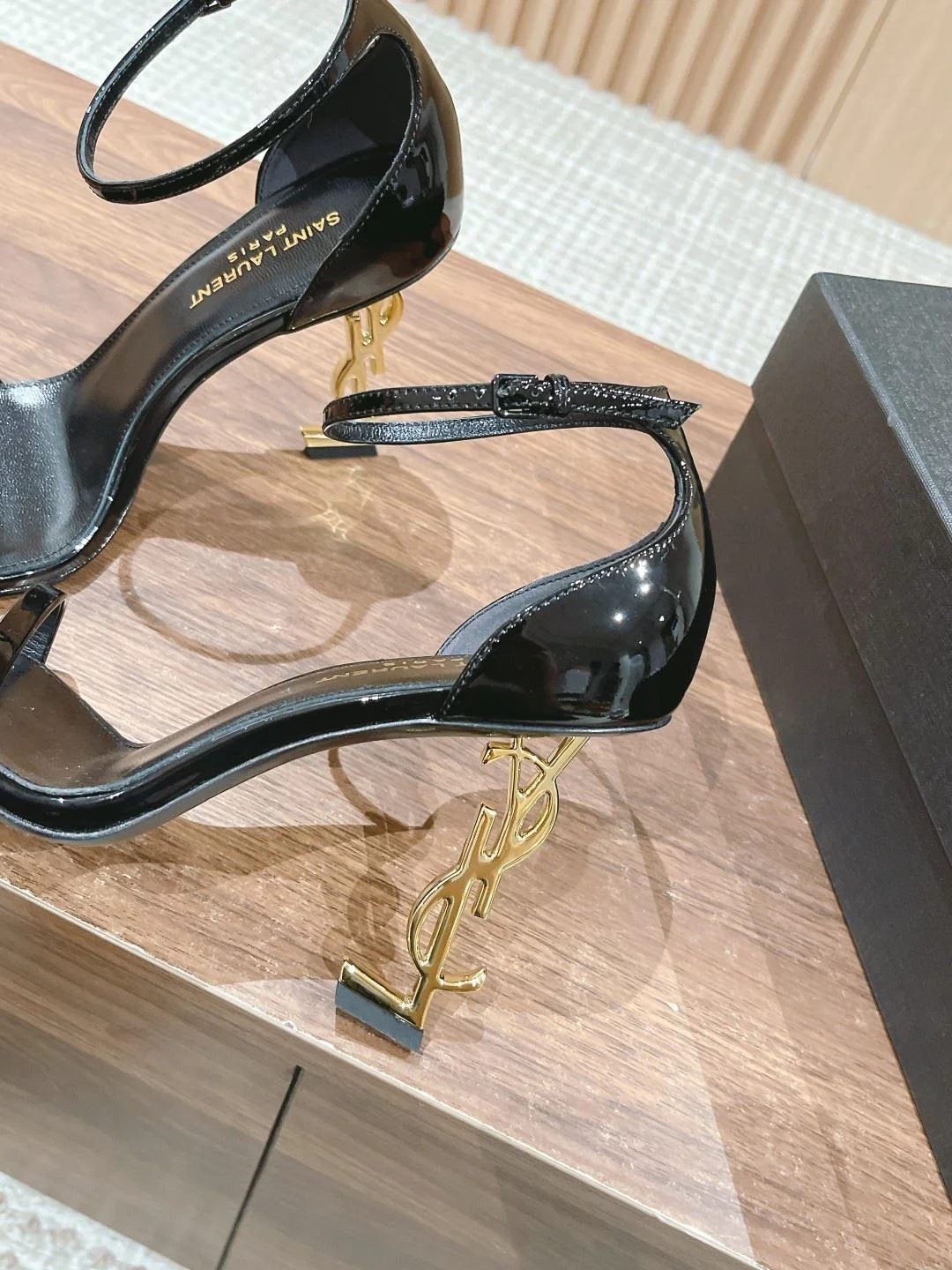 Precise copy Ysl Sandals
