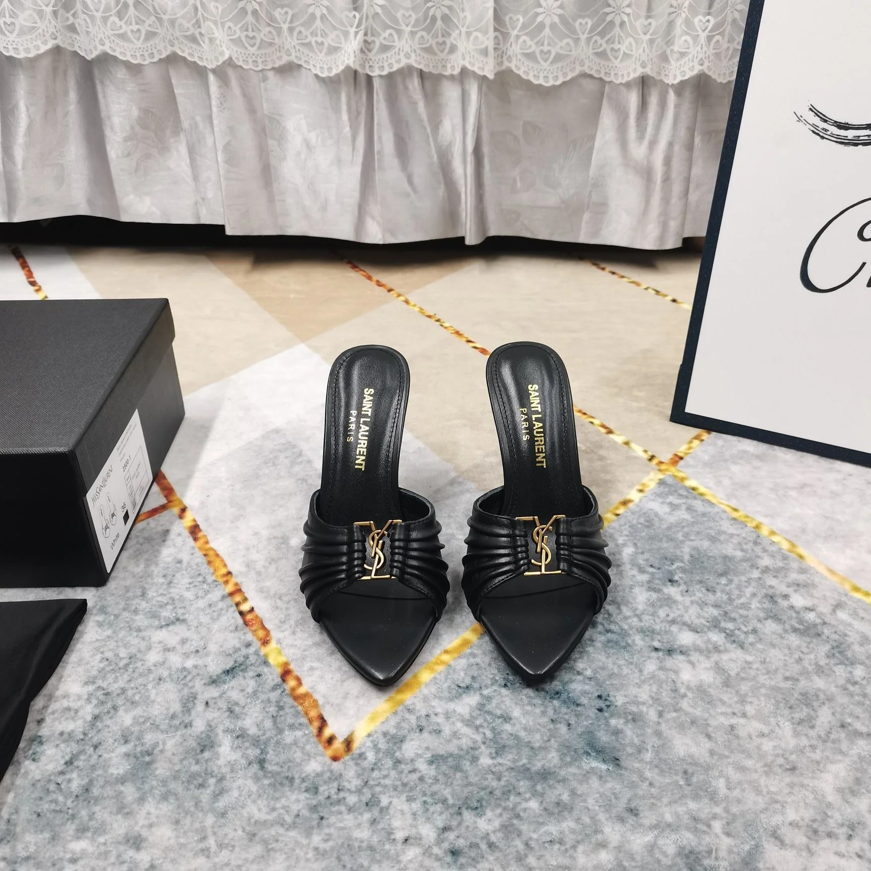 Accurate model Ysl Sandals