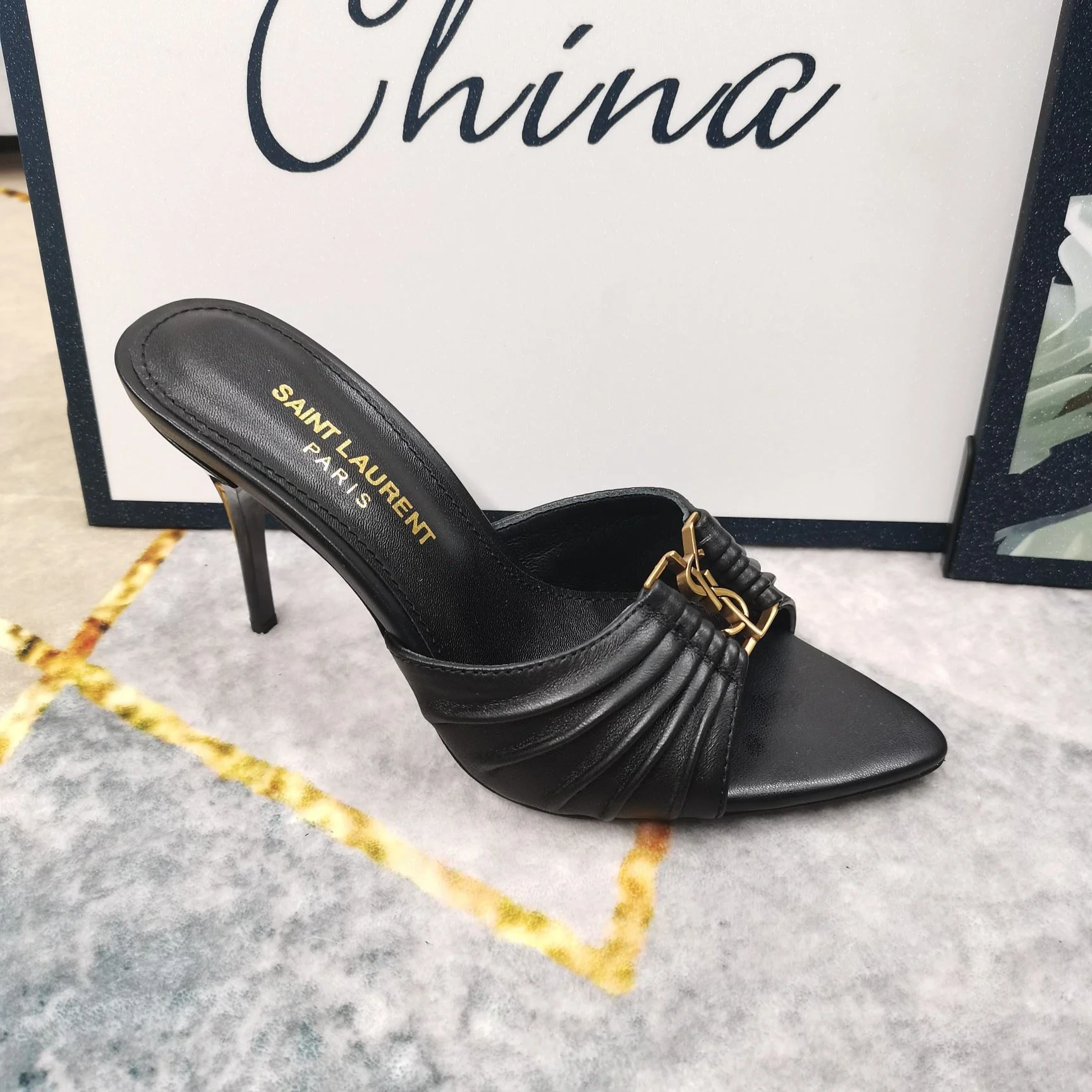 Accurate model Ysl Sandals