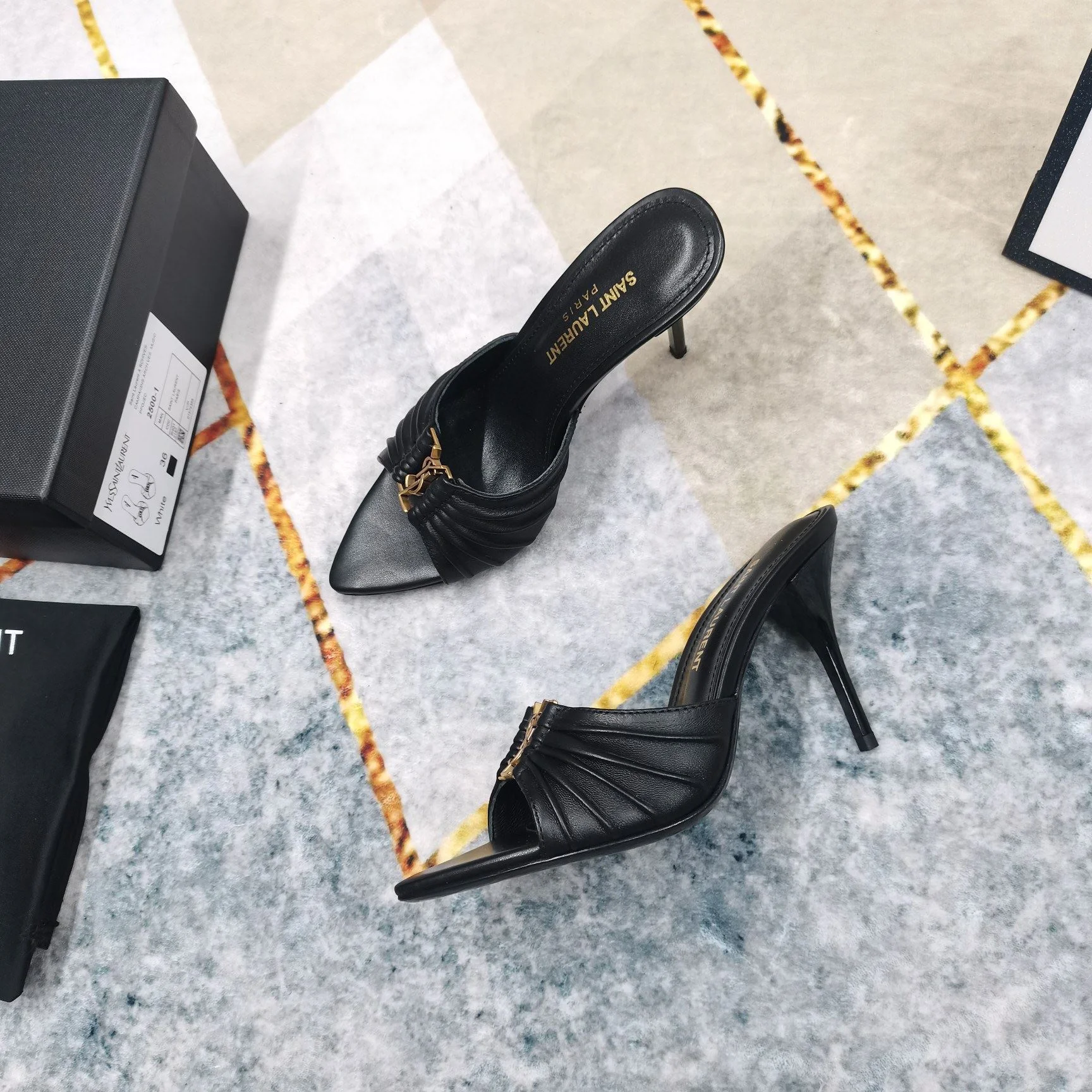 Accurate model Ysl Sandals