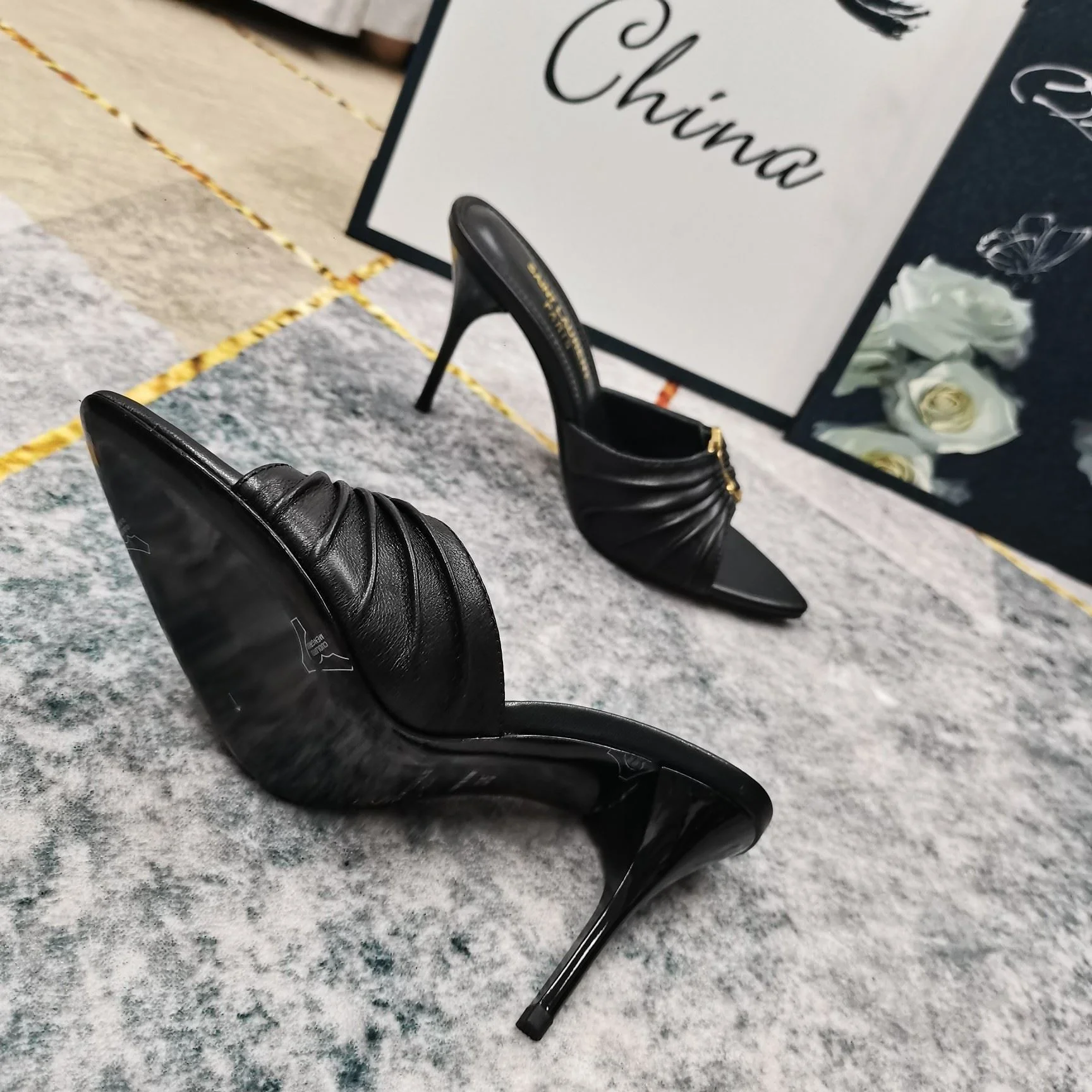 Accurate model Ysl Sandals
