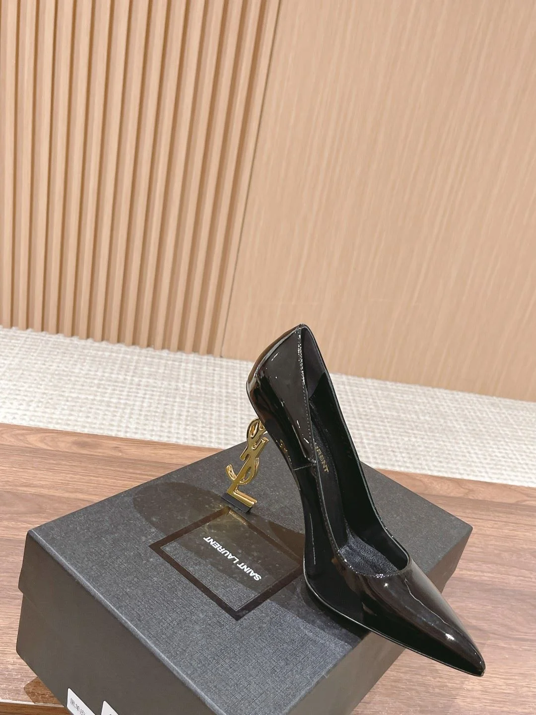 Accurate model Ysl Shoes