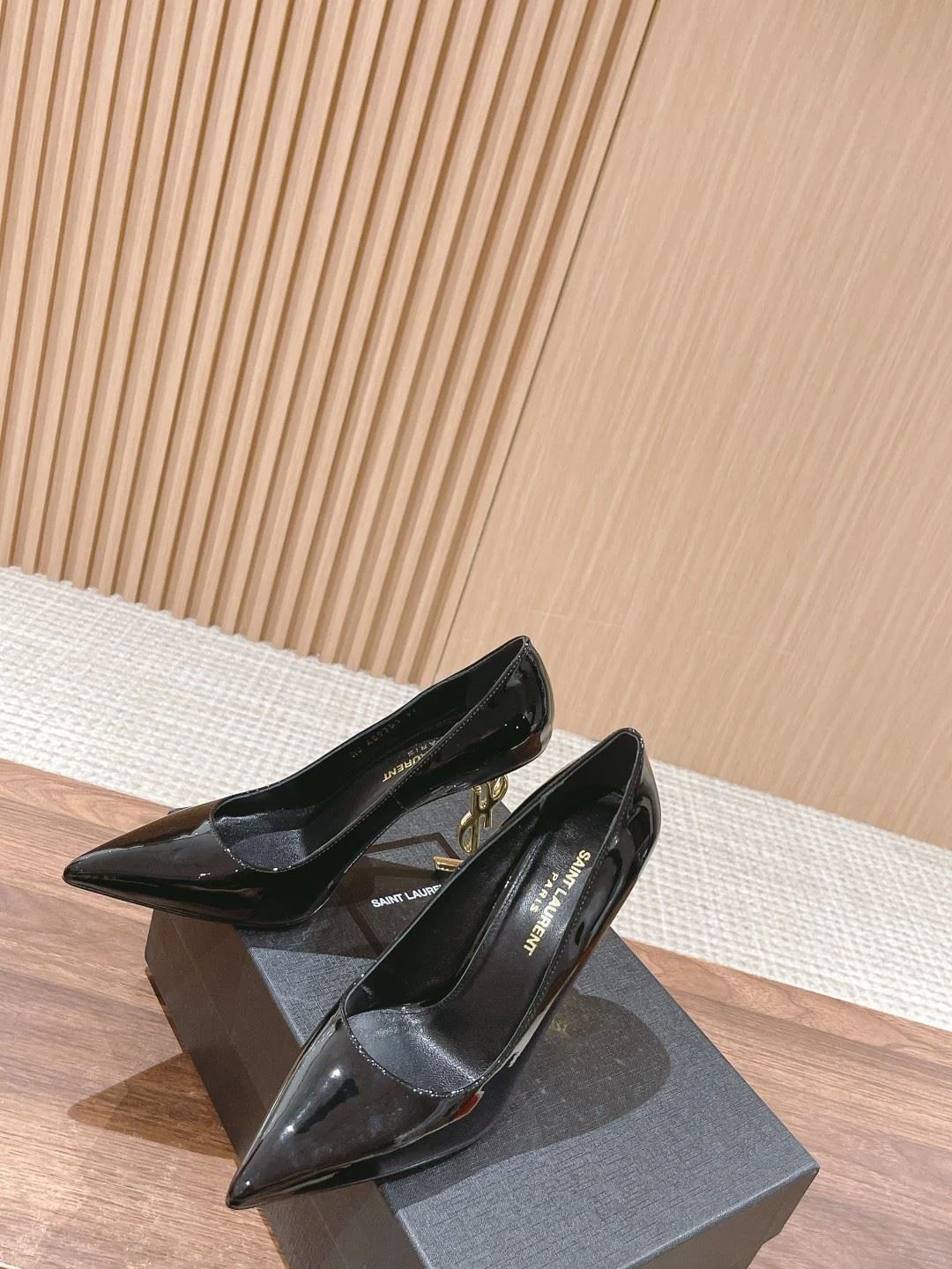 Accurate model Ysl Shoes
