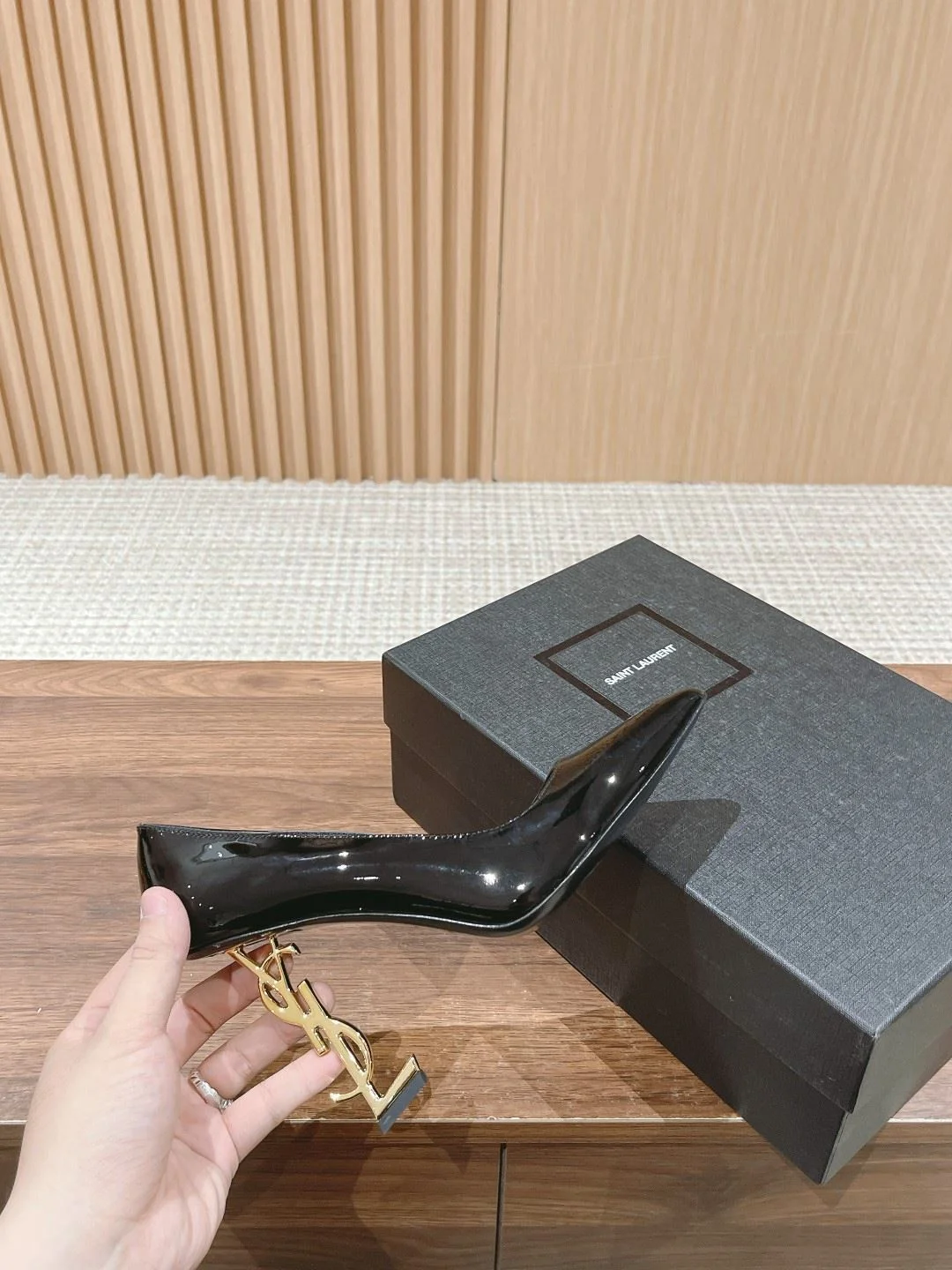 Accurate model Ysl Shoes