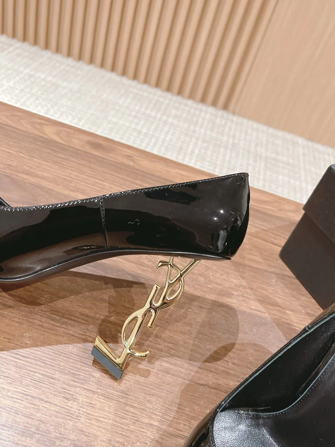 Accurate model Ysl Shoes