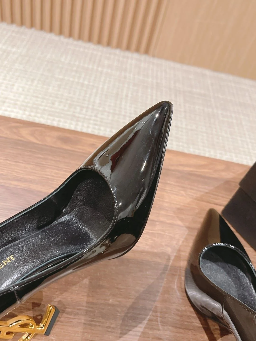 Accurate model Ysl Shoes